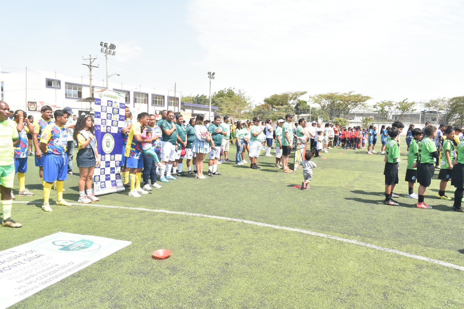 El Guasmo donde juegan niños y adultos