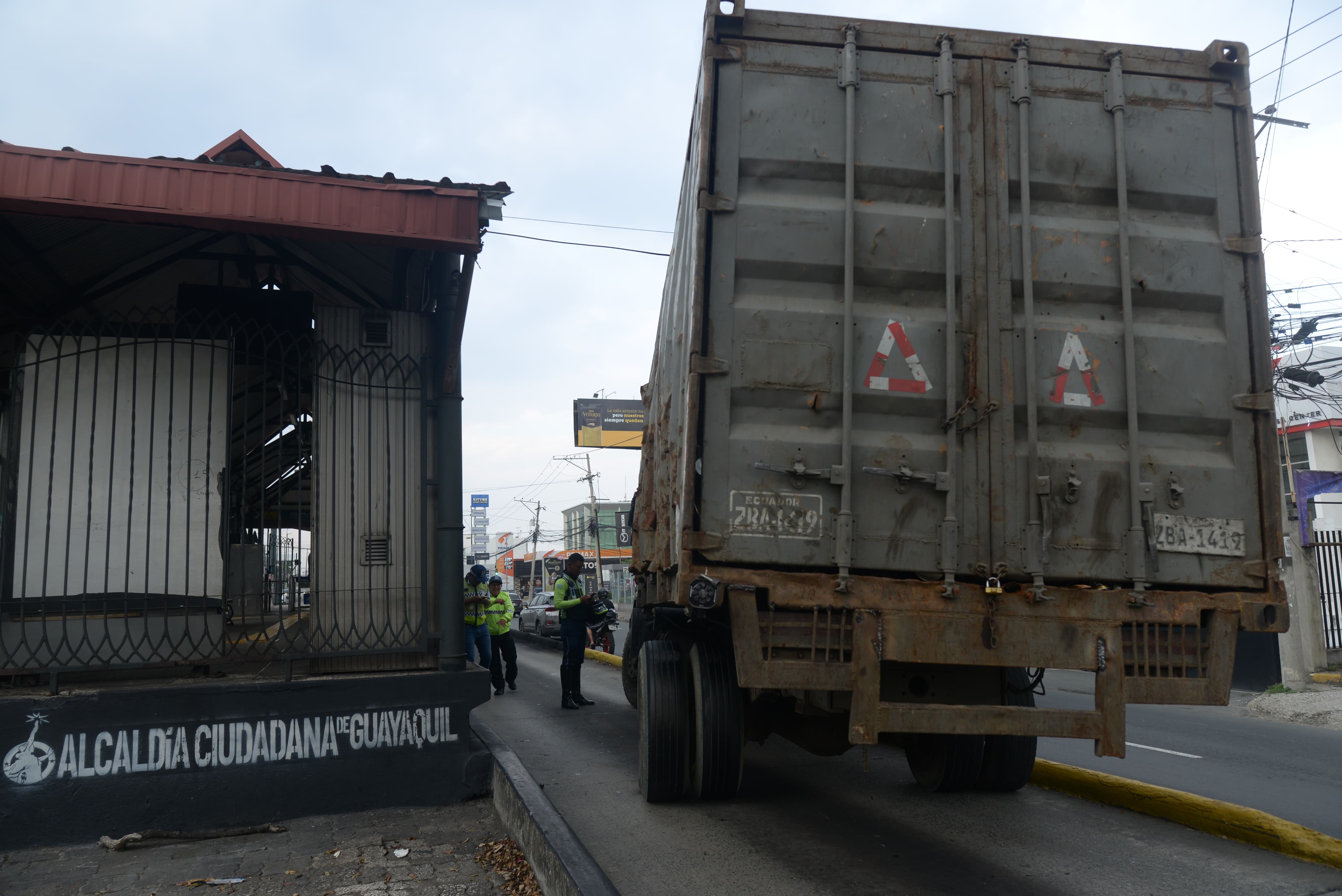 Accidente en estación de la Metrovía desata caos vial en la Carlos ...