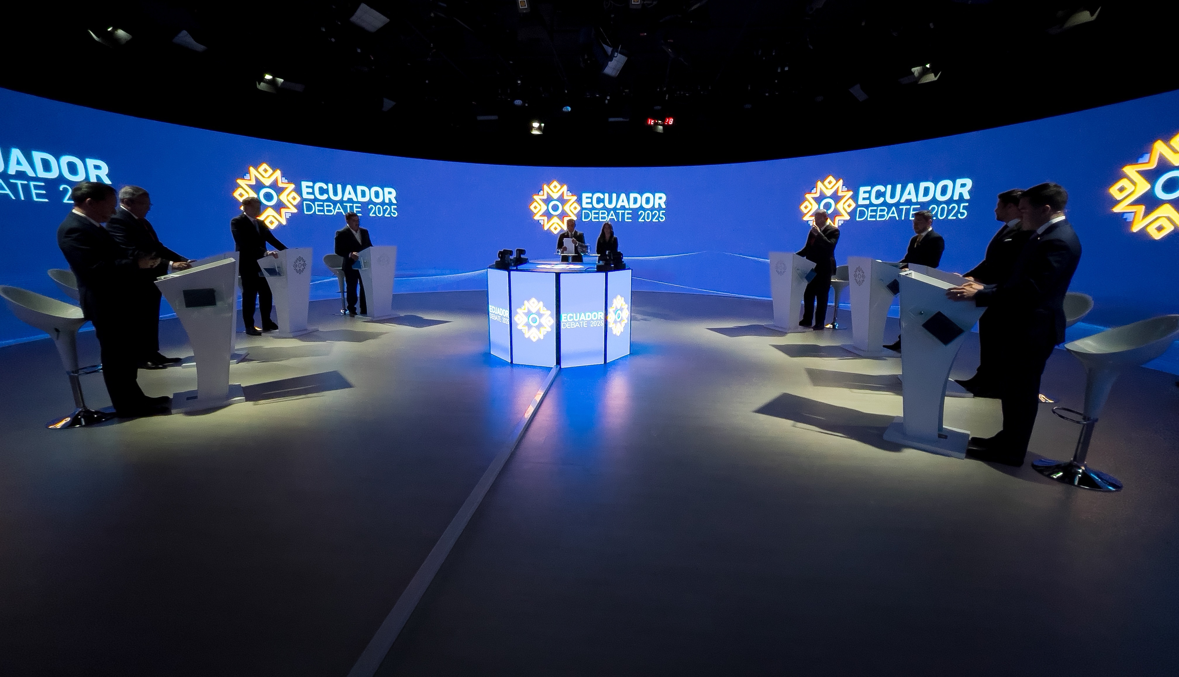Debate Presidencial 2025: ¿Dónde ver En Vivo a Daniel Noboa y Luisa ...