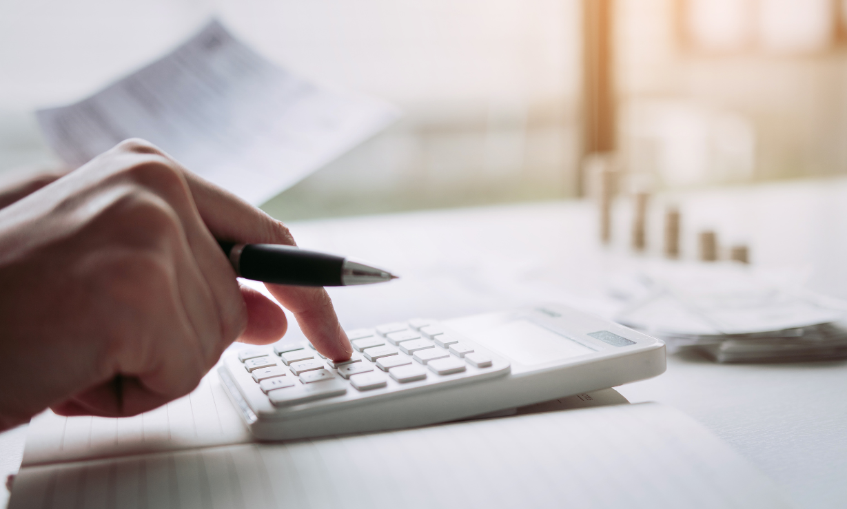 Décimo cuarto sueldo 2025 en Ecuador o Bono Escolar, ¿cómo se calcula ...