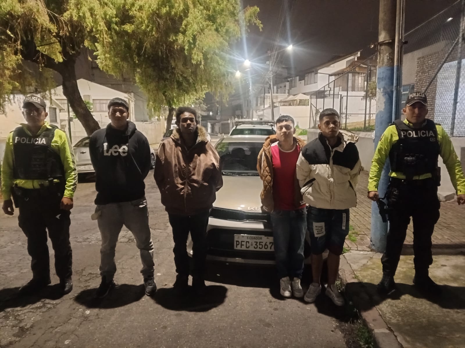 Robo en La Gasca: policías atrapan a presuntos ladrones de celulares