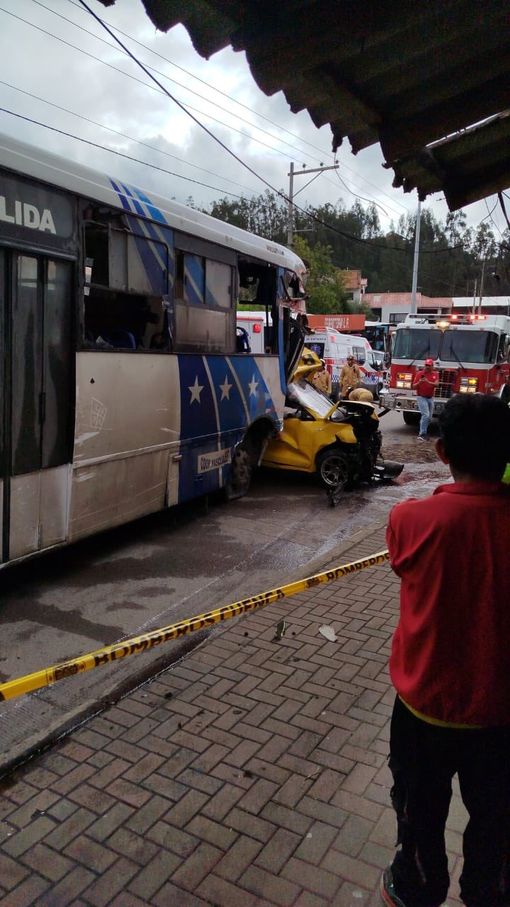 Accidente de tránsito en Cuenca deja tres fallecidos en el primer día ...