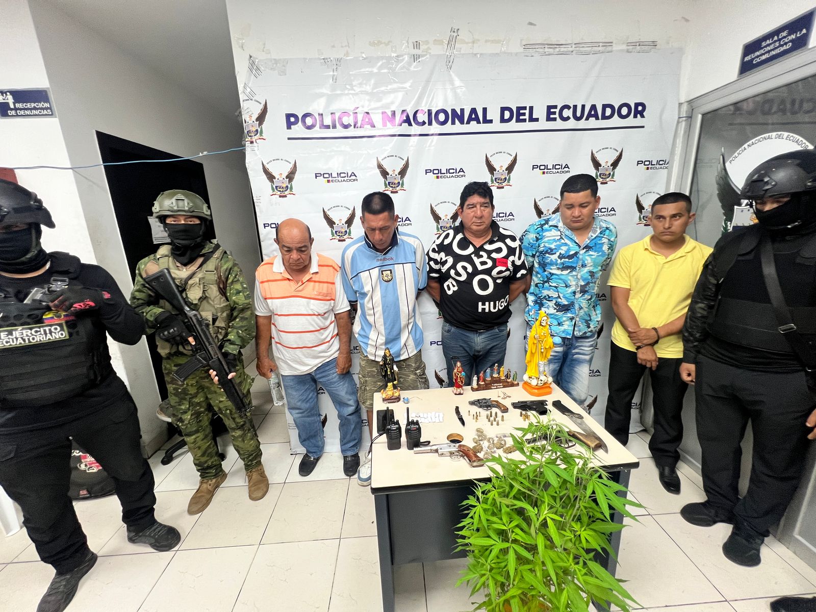 Operativo en Daule: Desmantelan red delictiva y hallan imágenes de la ...