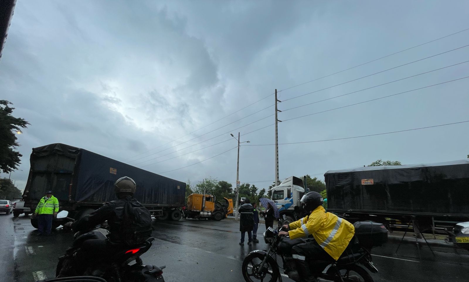 Vía a la costa: Desperfecto de tráiler ocasionó congestionamiento vehicular