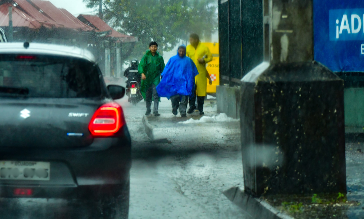 Lluvia y viento intenso sorprenden a Guayaquil la tarde de este 27 de marzo