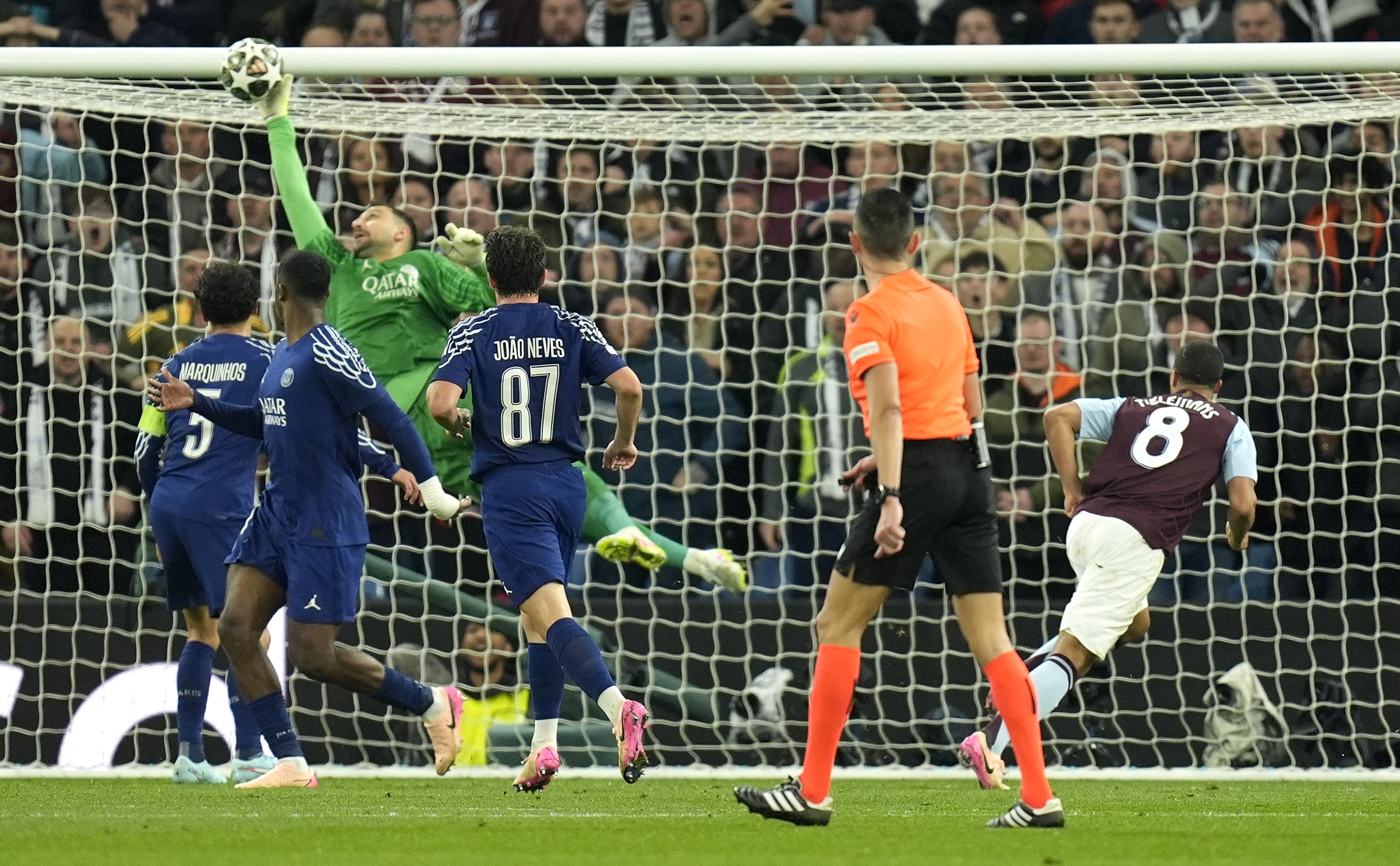 William Pacho se consolida en PSG: “Es un defensor completo”, dice ...