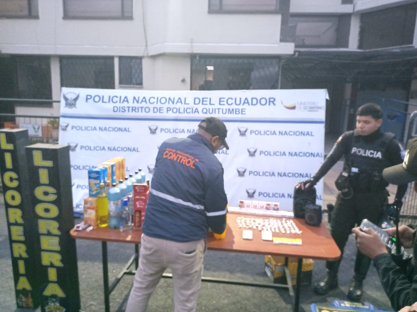 Quito: Clausuran licorería donde se vendía droga
