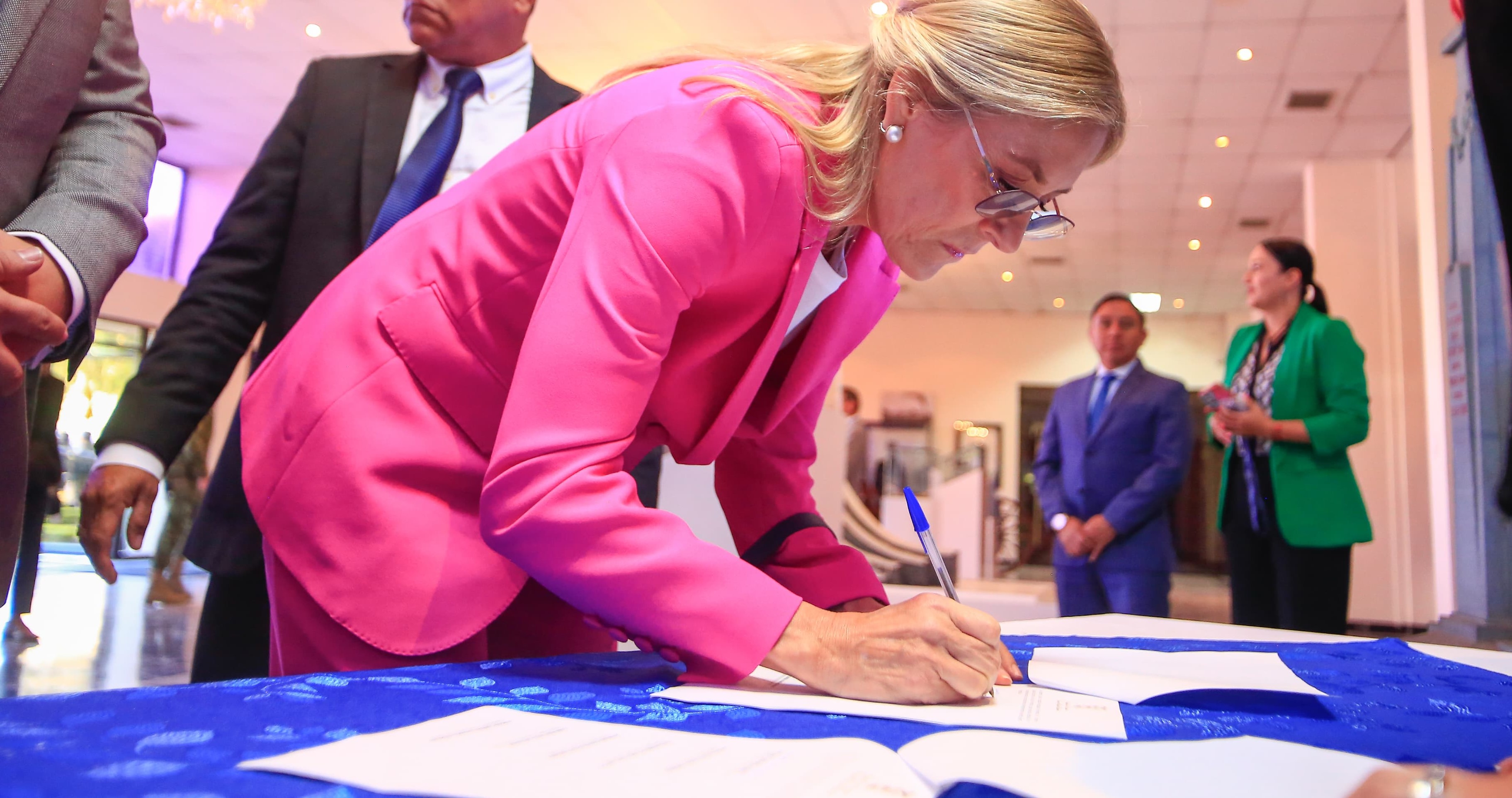 Anabella Azín, la asambleísta más votada, llama a la unidad nacional en ...