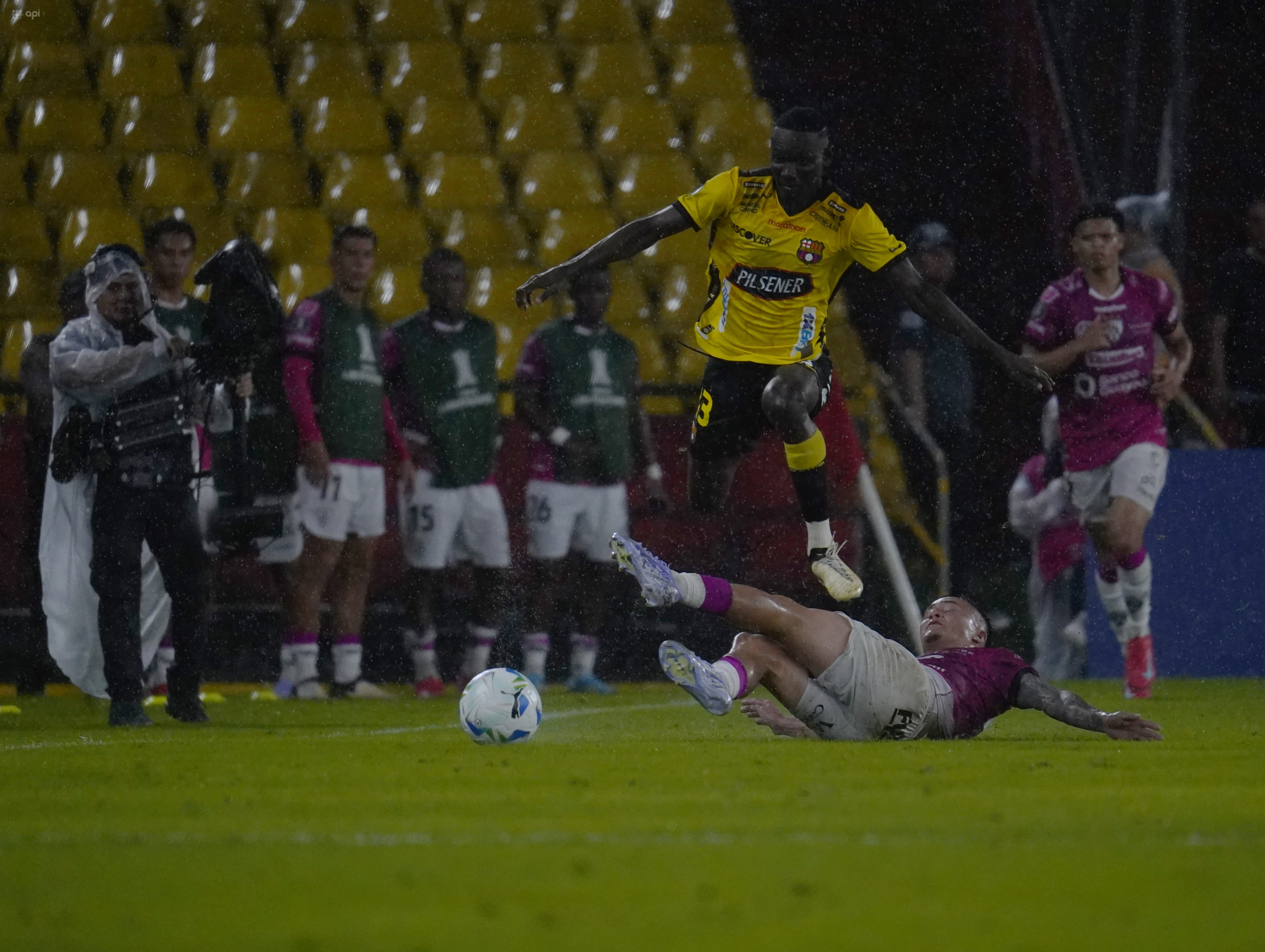 Independiente del Valle vs. Barcelona SC HOY | EN VIVO se juegan ...