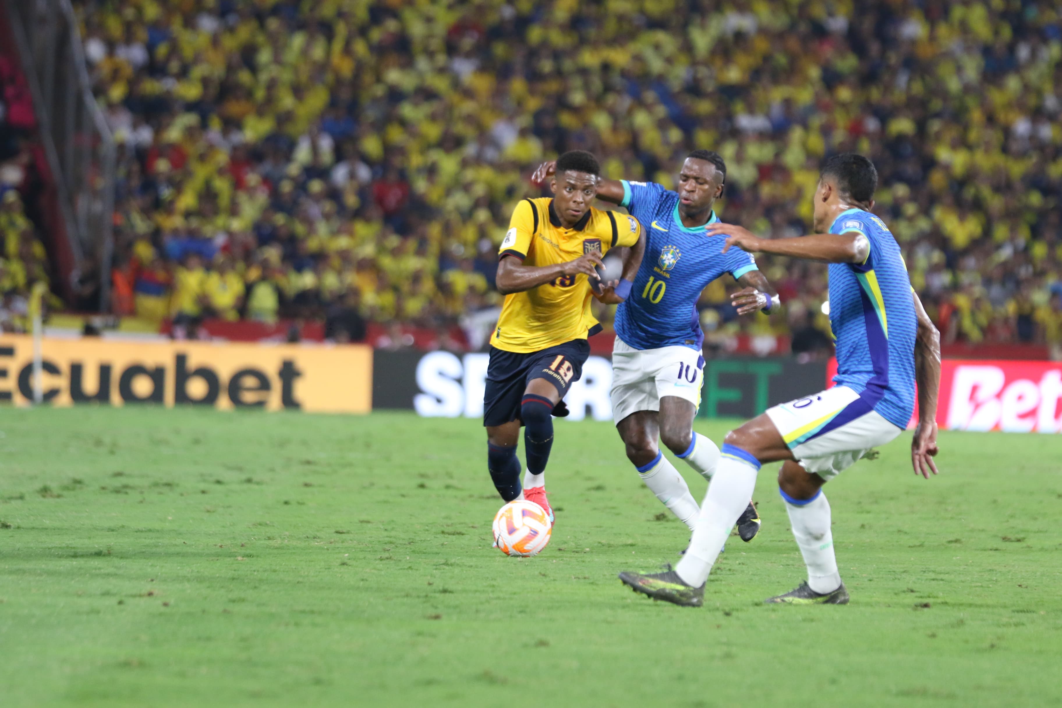 Ecuador empata con Brasil y deberá esperar para sellar su pase al ...