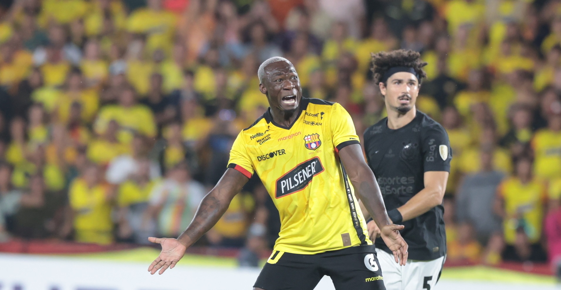 Felipe Caicedo se vuelve viral por su ayuda antes del Barcelona SC vs ...