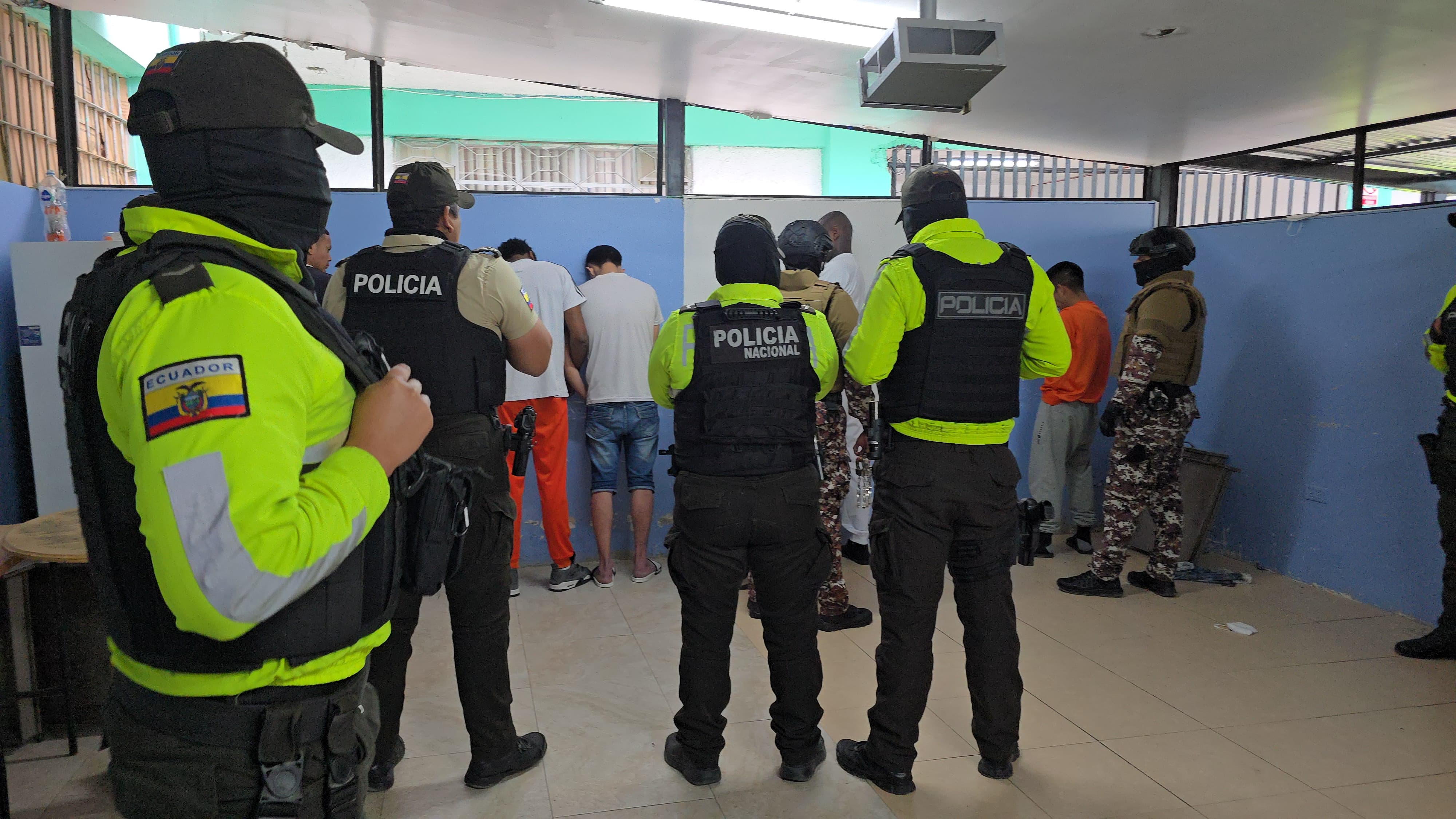 Operativo sorpresa en la cárcel de Loja permitió el traslado de 22 reos