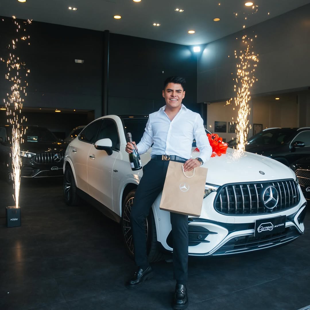 Jhonny Cevallos obtiene su título de bachiller y envía un mensaje de ...
