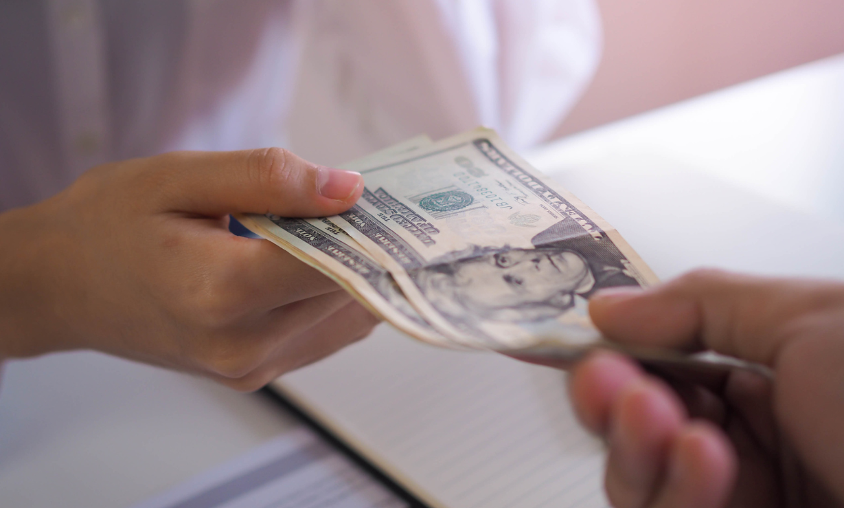 ¿Cómo se debe calcular el décimo cuarto sueldo en Ecuador?