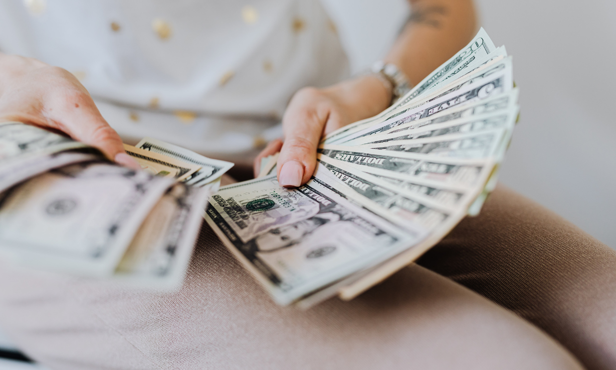 ¿Cómo se debe calcular el décimo cuarto sueldo en Ecuador?