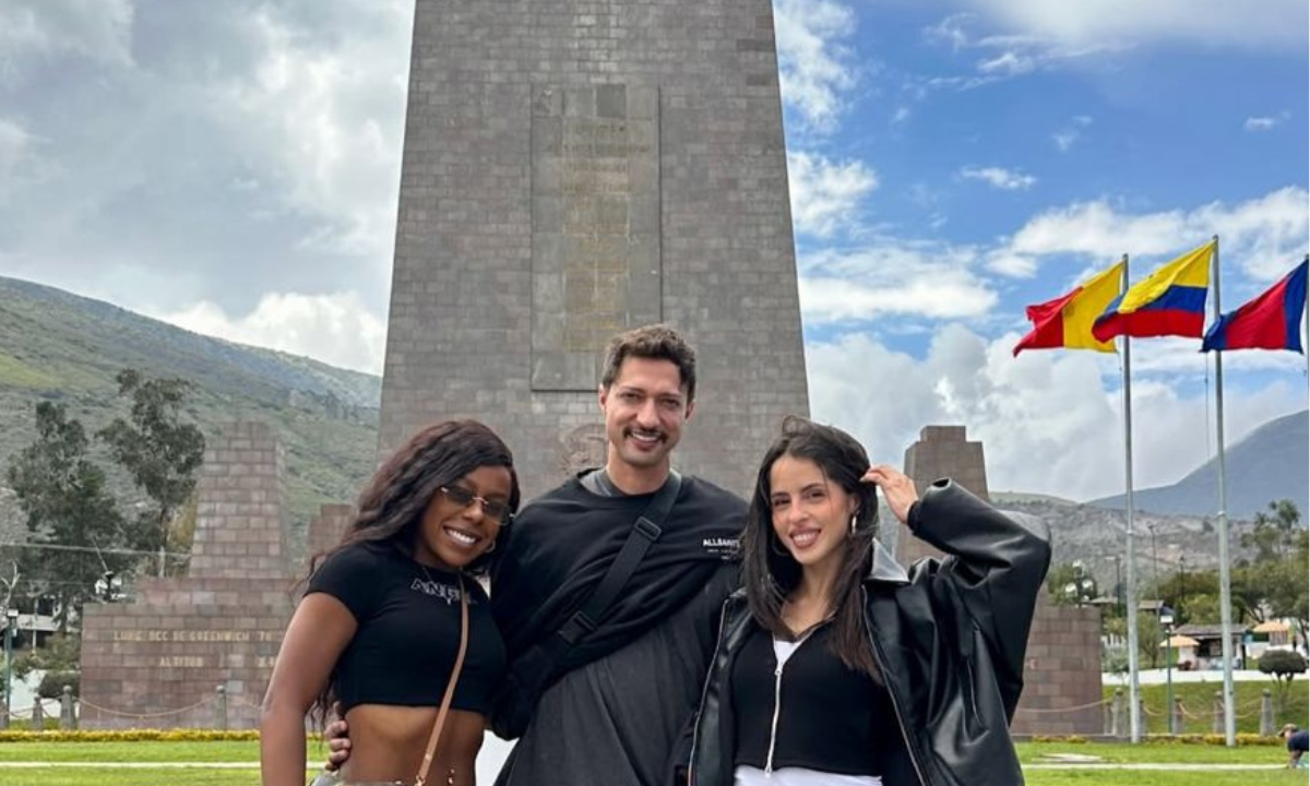 Natalia Palomares, bailarina de Shakira, recorre Quito antes del concierto