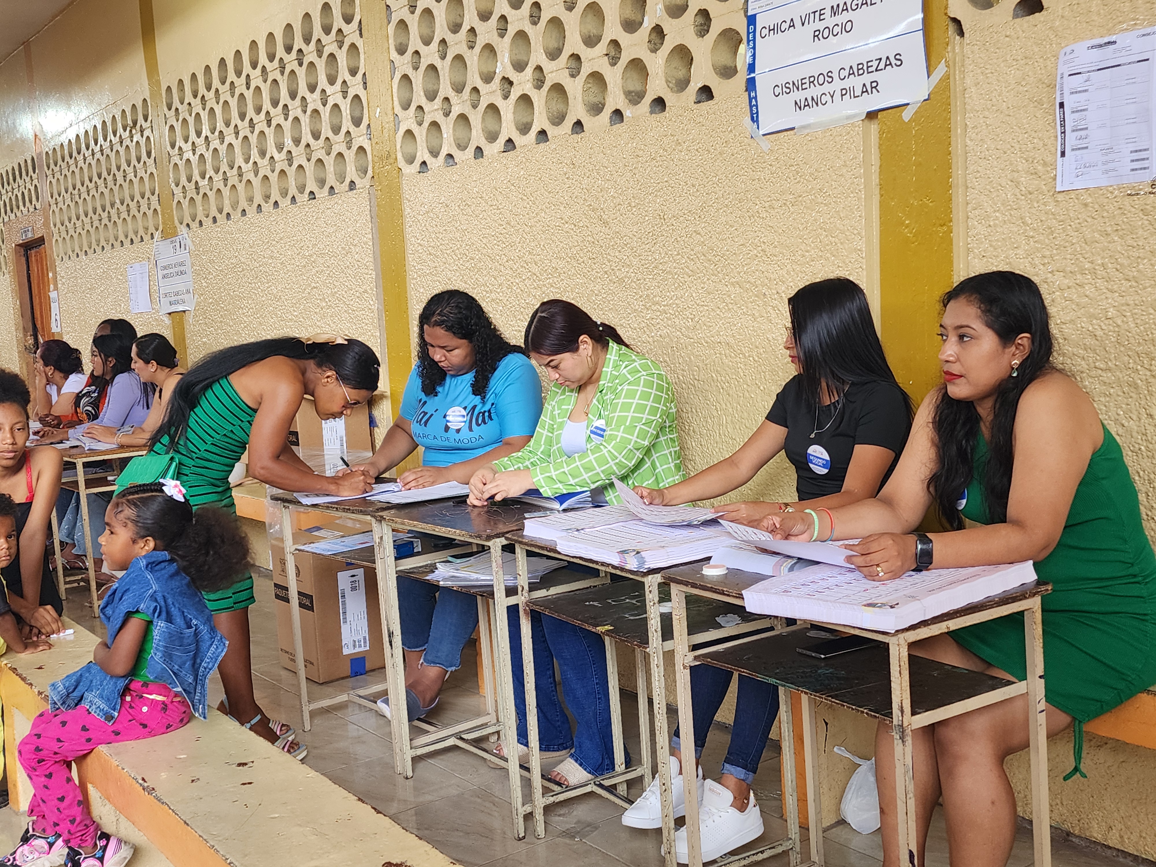 Consulta popular: Esmeraldas vota con calma pese a incidentes en Galera ...