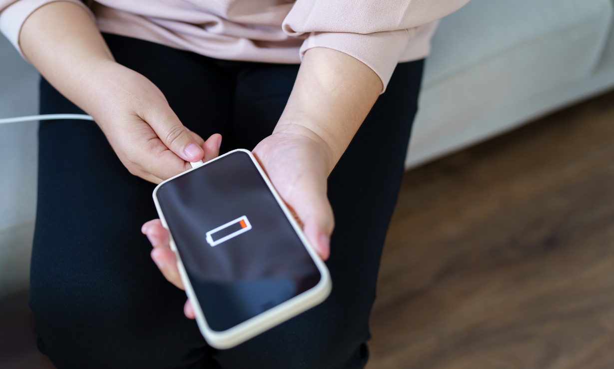¿Por qué tu celular se descarga rápido? Importancia de la carga correcta