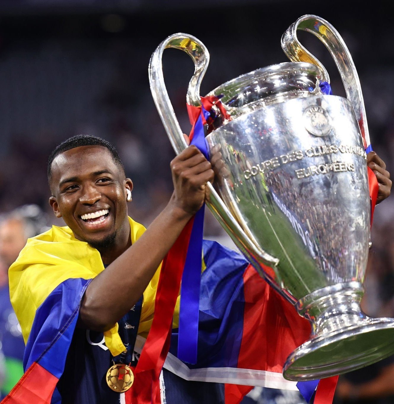 Por qué Willian Pacho hoy es el mejor defensa del mundo: campeón, líder ...