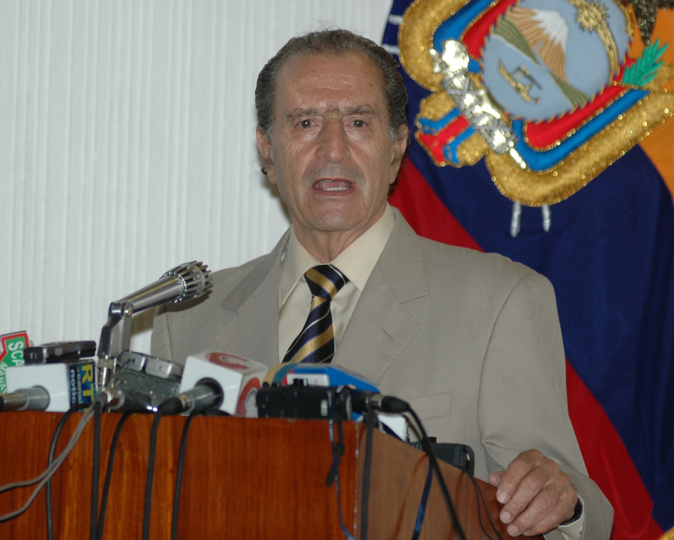 Rodrigo Borja y León Febres Cordero: el debate que marcó la política ...