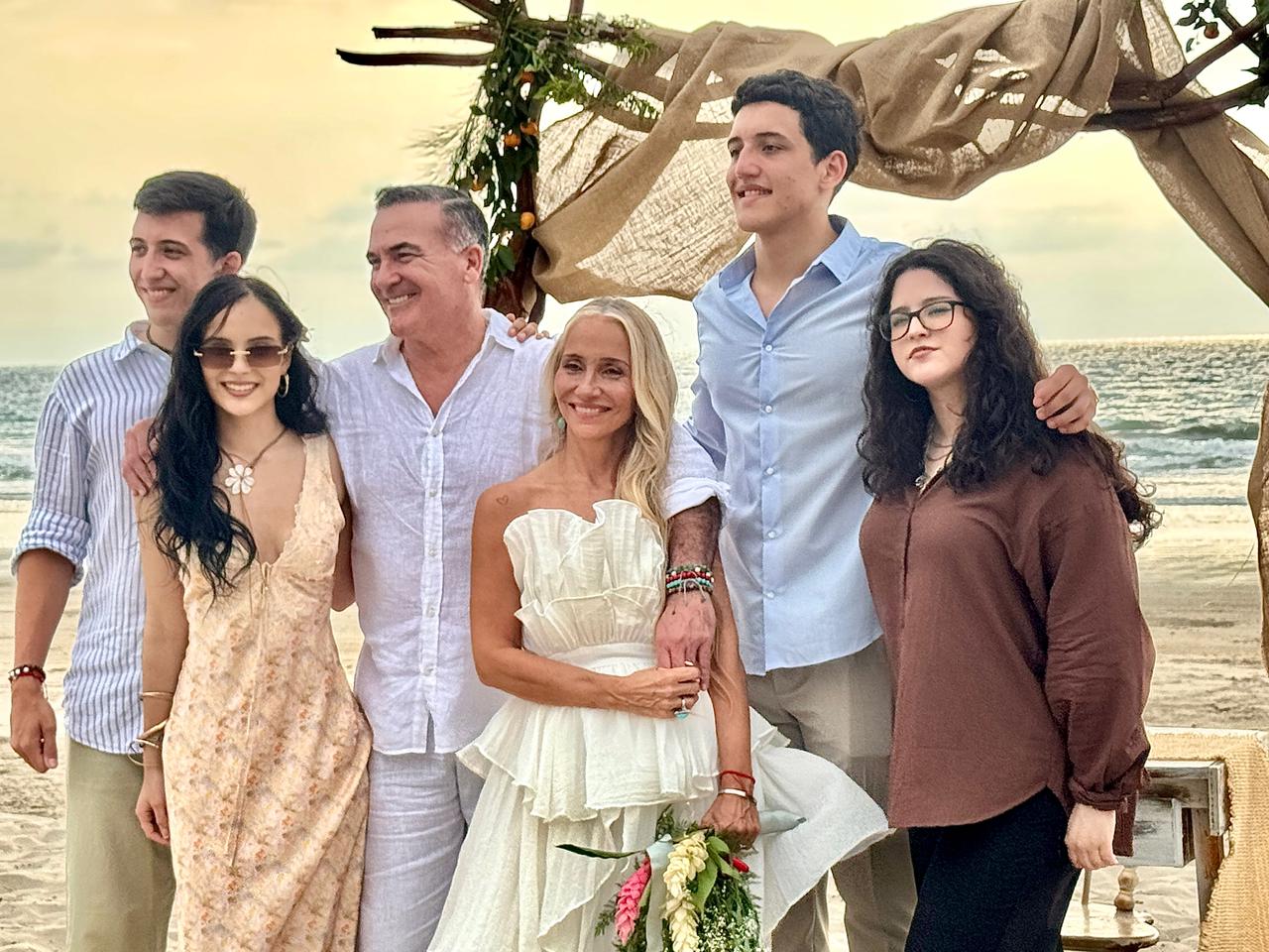 Gustavo Navarro y Mónica Mero se casaron en una boda íntima frente al ...