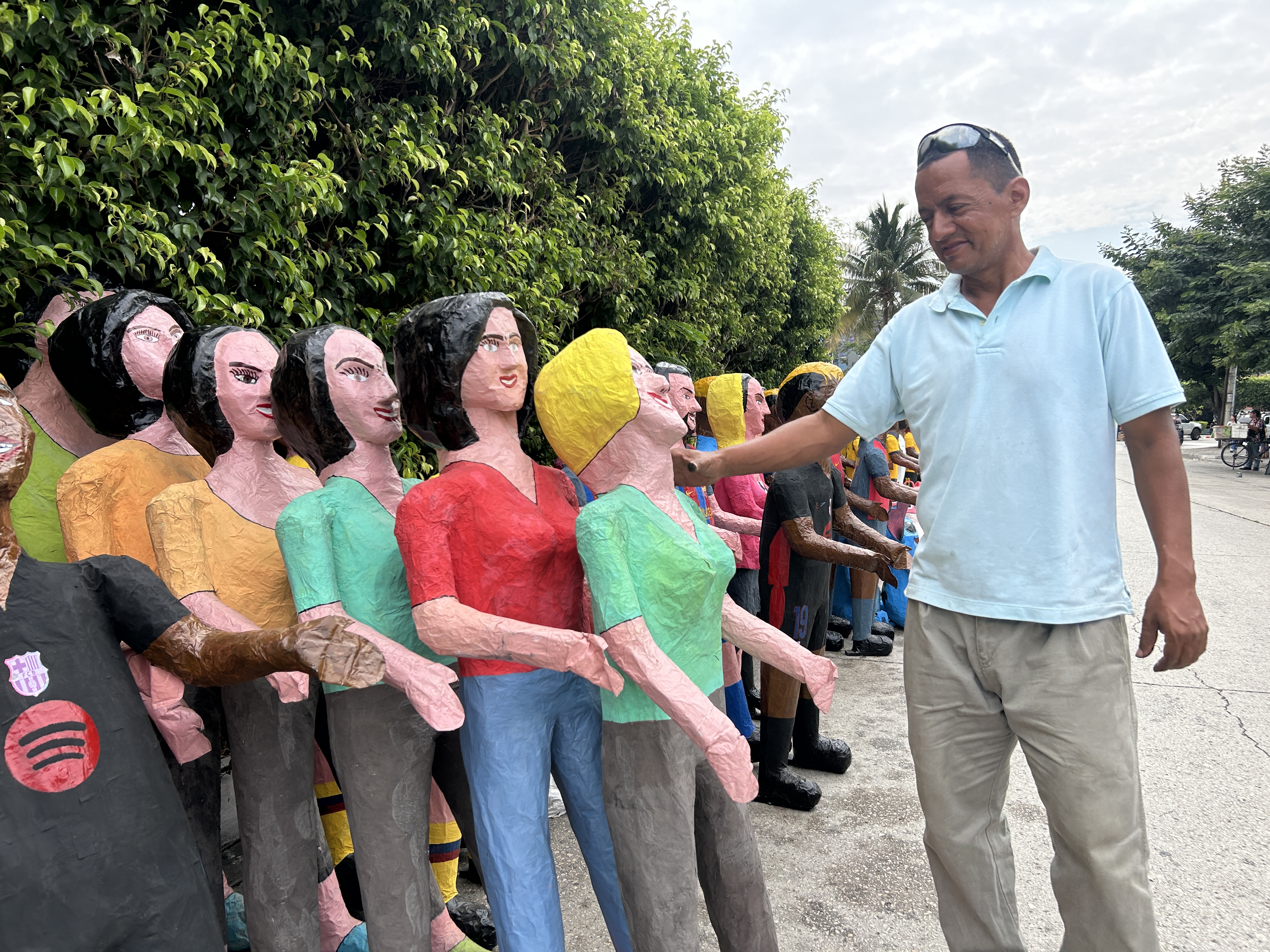 Guayaquil: El artesano que vende los últimos monigotes hechos por su ...