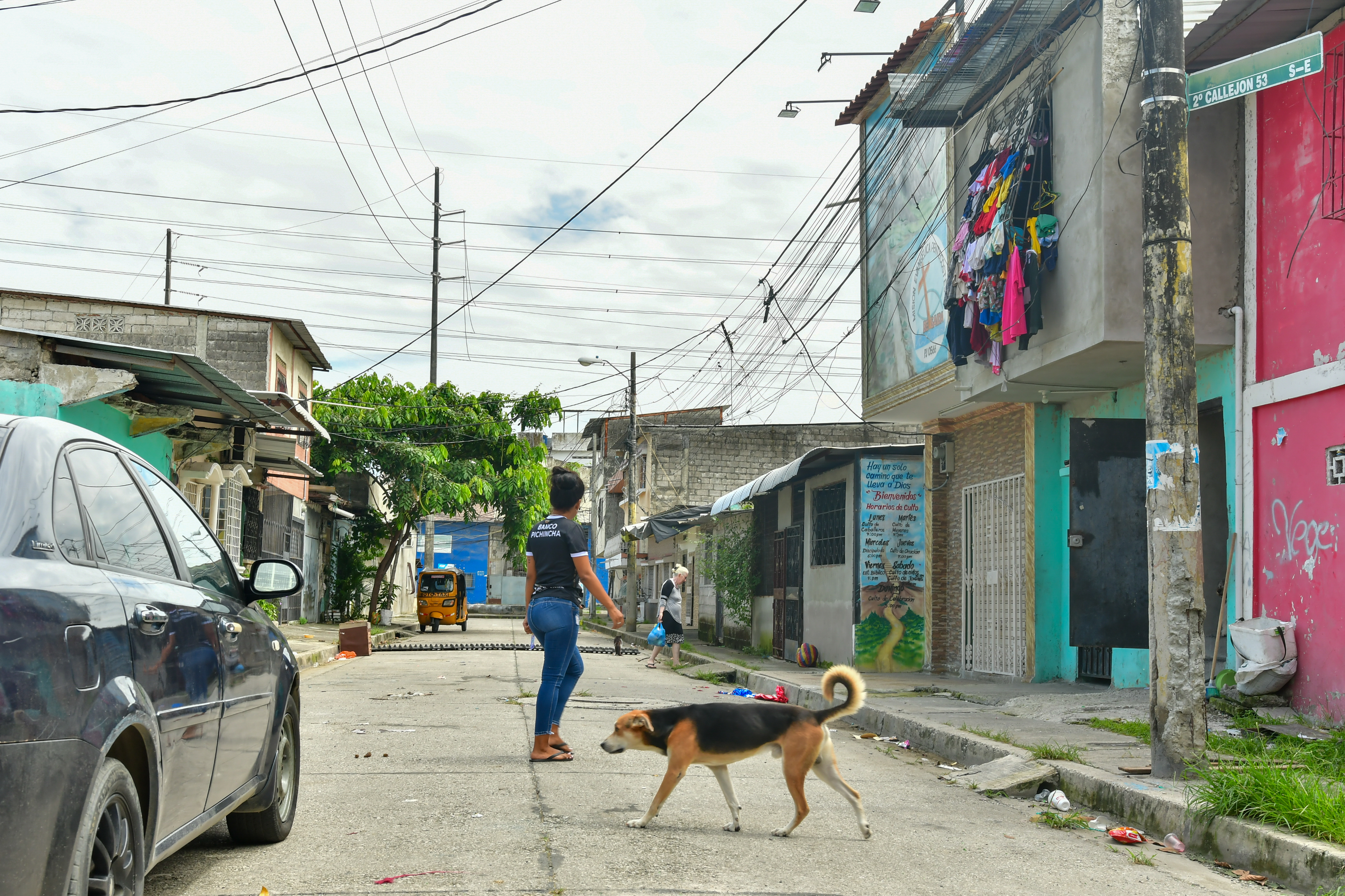 Tensión por ataque en el Guasmo de Guayaquil: Dos víctimas y vecinos ...