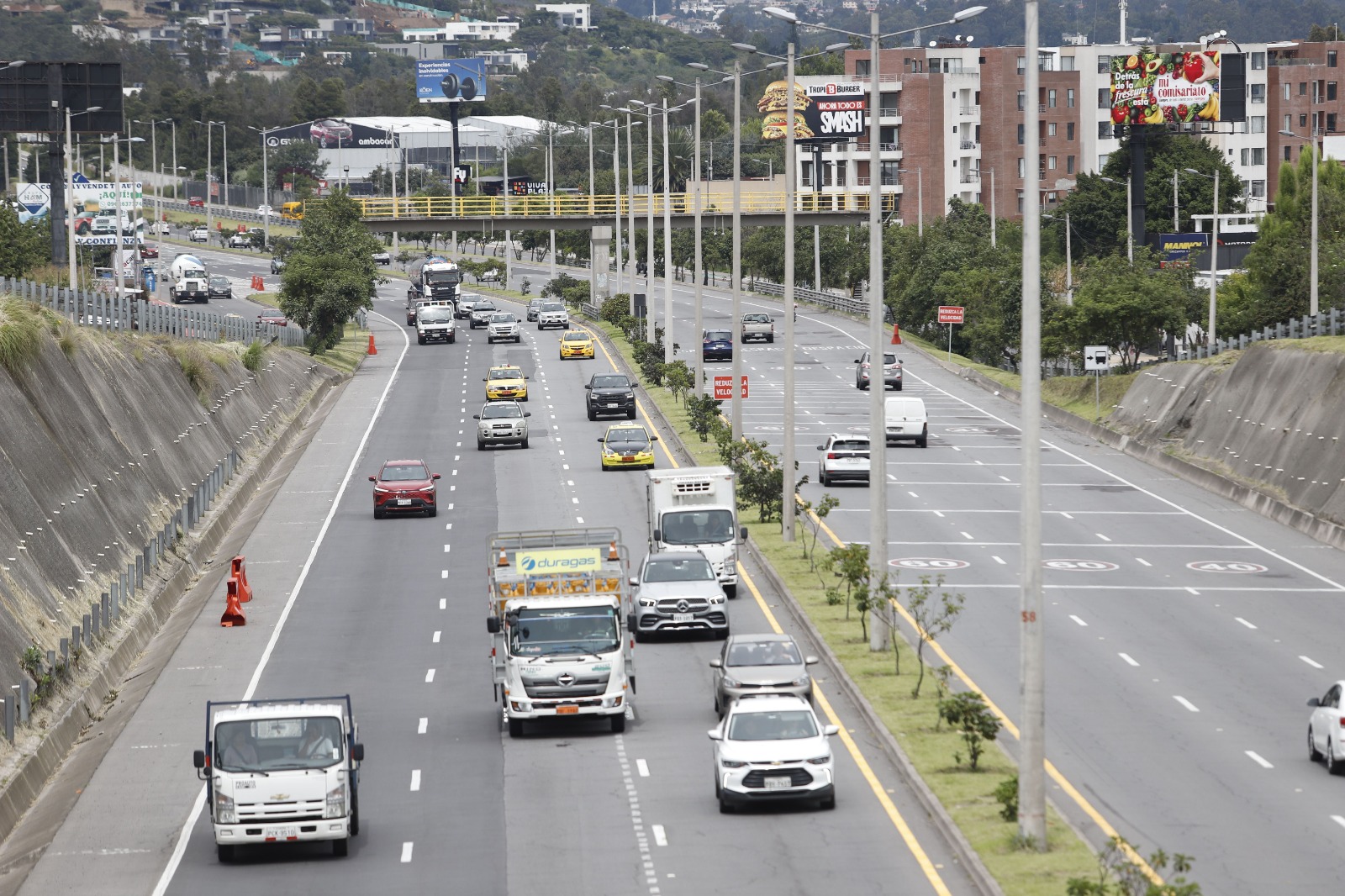 Quito amplía desde abril la restricción al transporte pesado en la ...