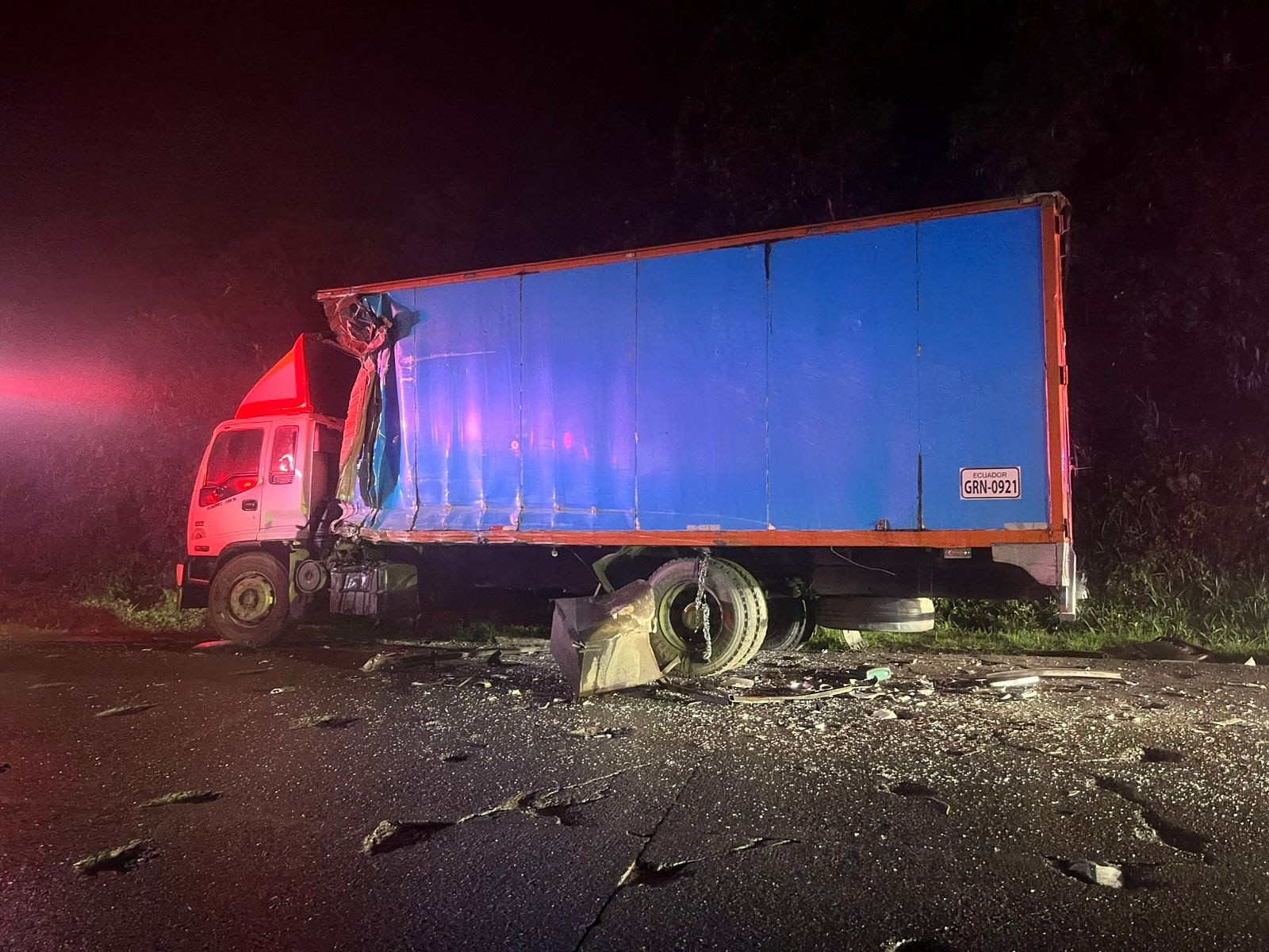 Bus cae a quebrada en Colta: Dos muertos y 37 heridos tras choque con ...