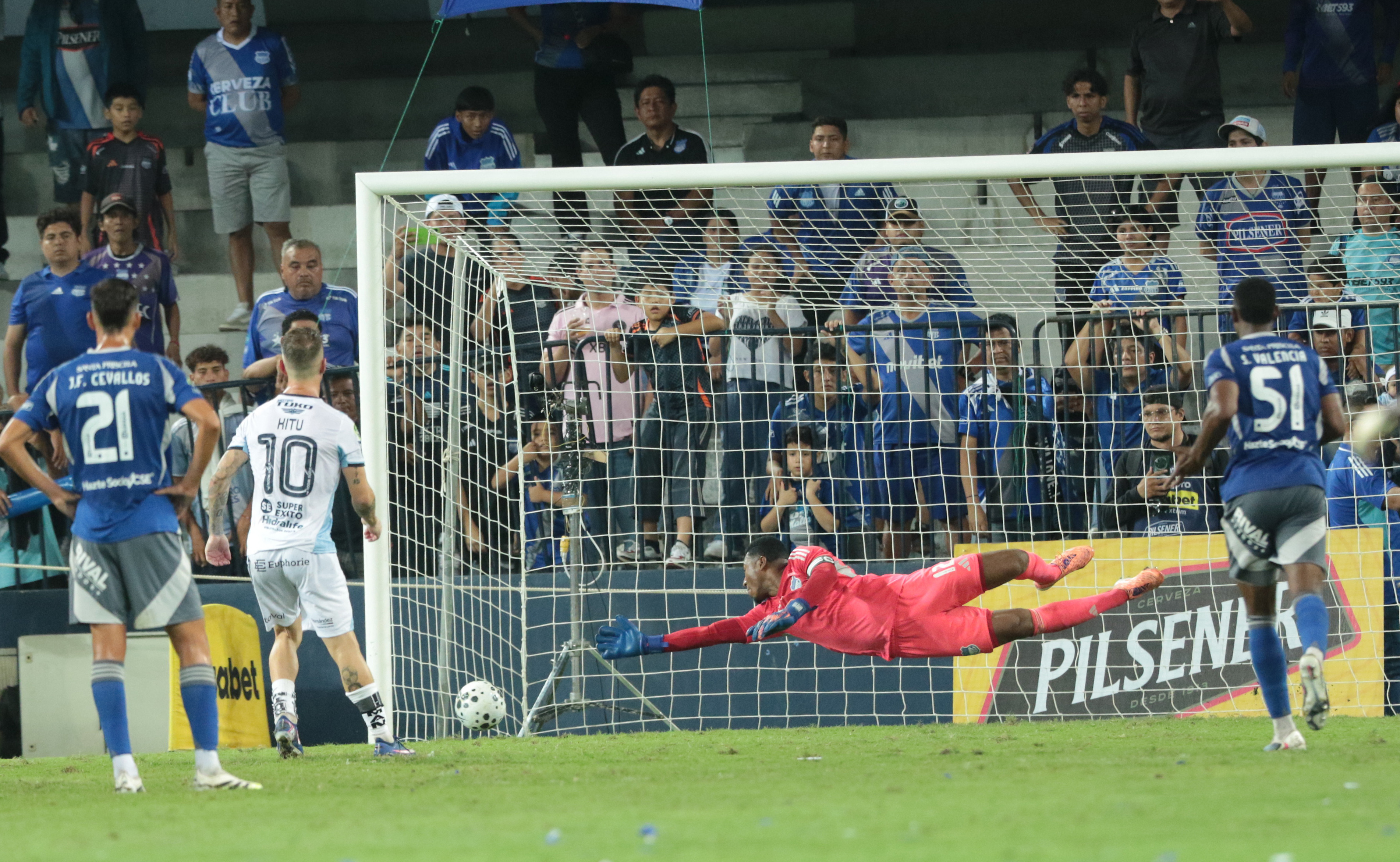 Christian Alemán es el nuevo 10 de Emelec y vuelve al Bombillo tras su ...