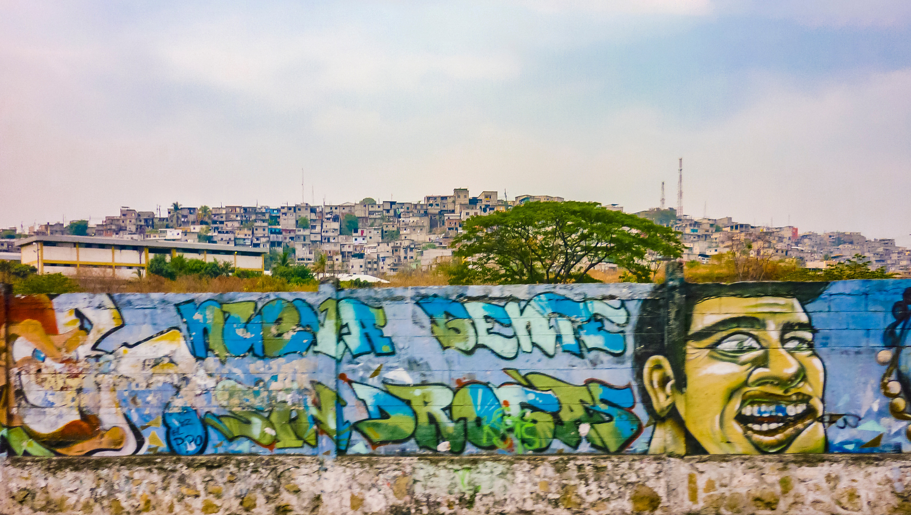 ¿Huir o morir? El desplazamiento forzado crece en barrios tomados por ...